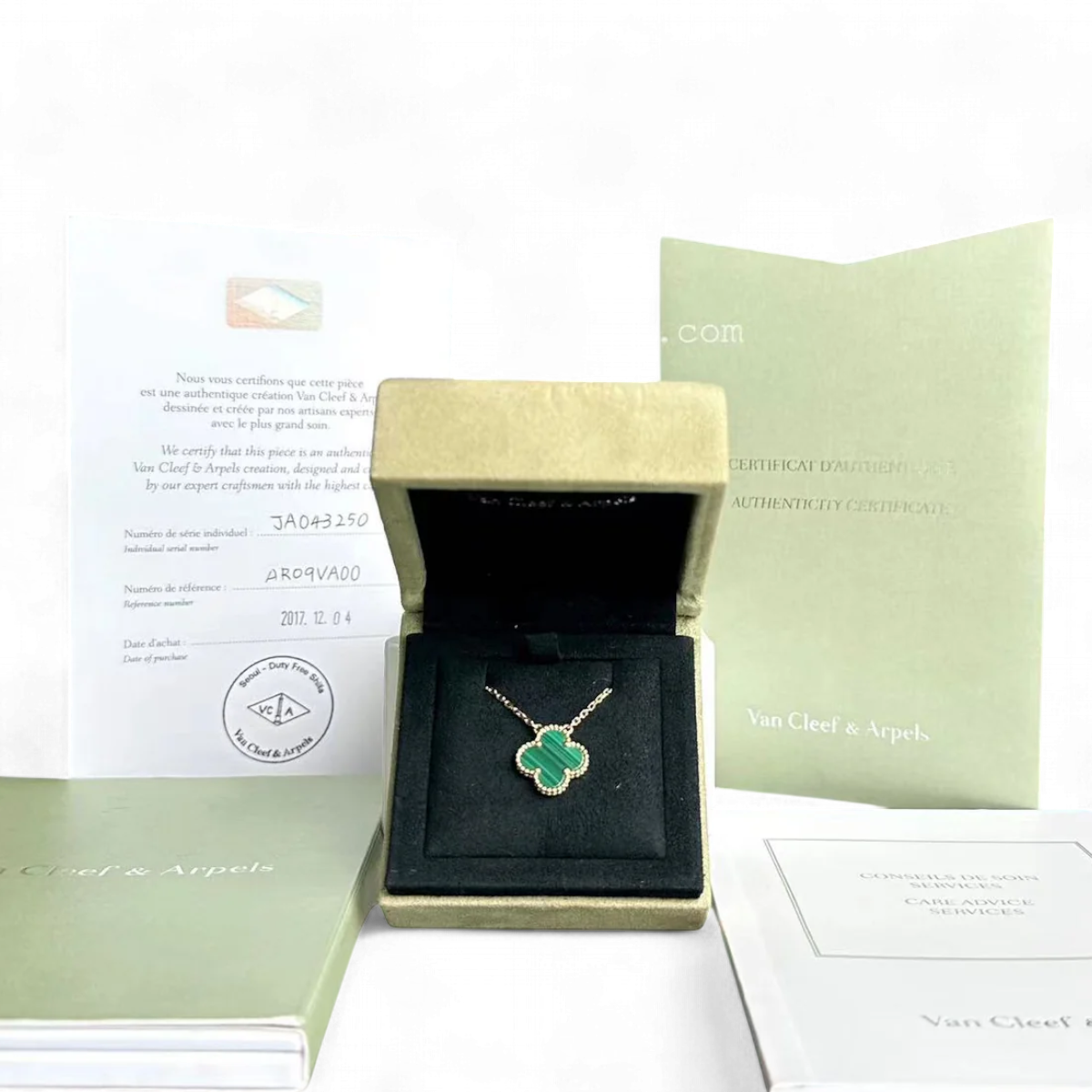 Van Cleef & Arpels VCA Vintage Alhambra Pendant - Malachite 18K Yellow