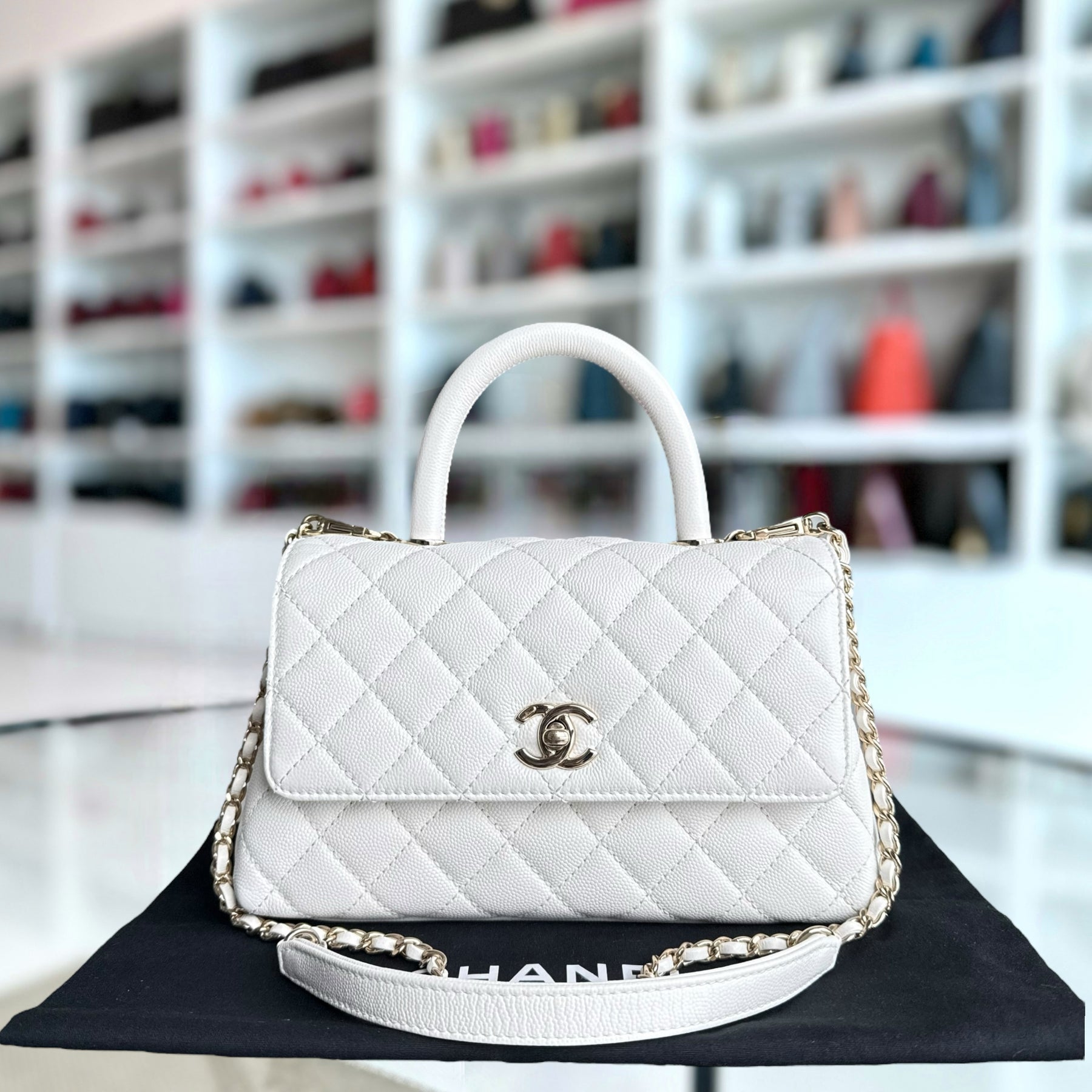 Unraveling the Iconic Chanel Logo: The Symbol of Luxury and Elegance